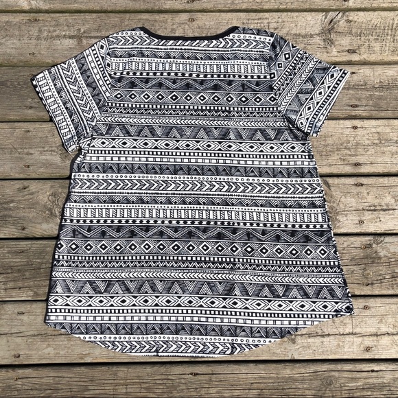 LuLaRoe | Tops | Nwt Lularoe Black White Geometric Classic T 3xl | Poshmark